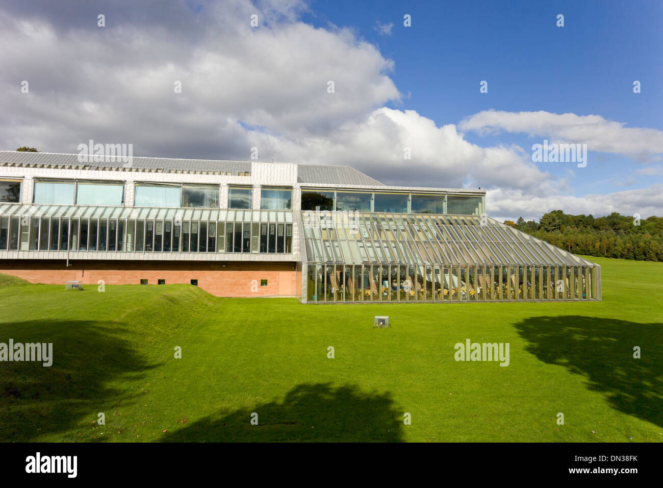 the burrell collection building pollok country park glasgow Stock Photo ...