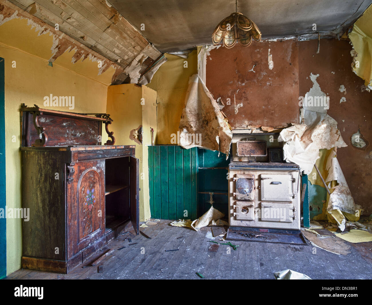 Scruffy old house hi-res stock photography and images - Alamy