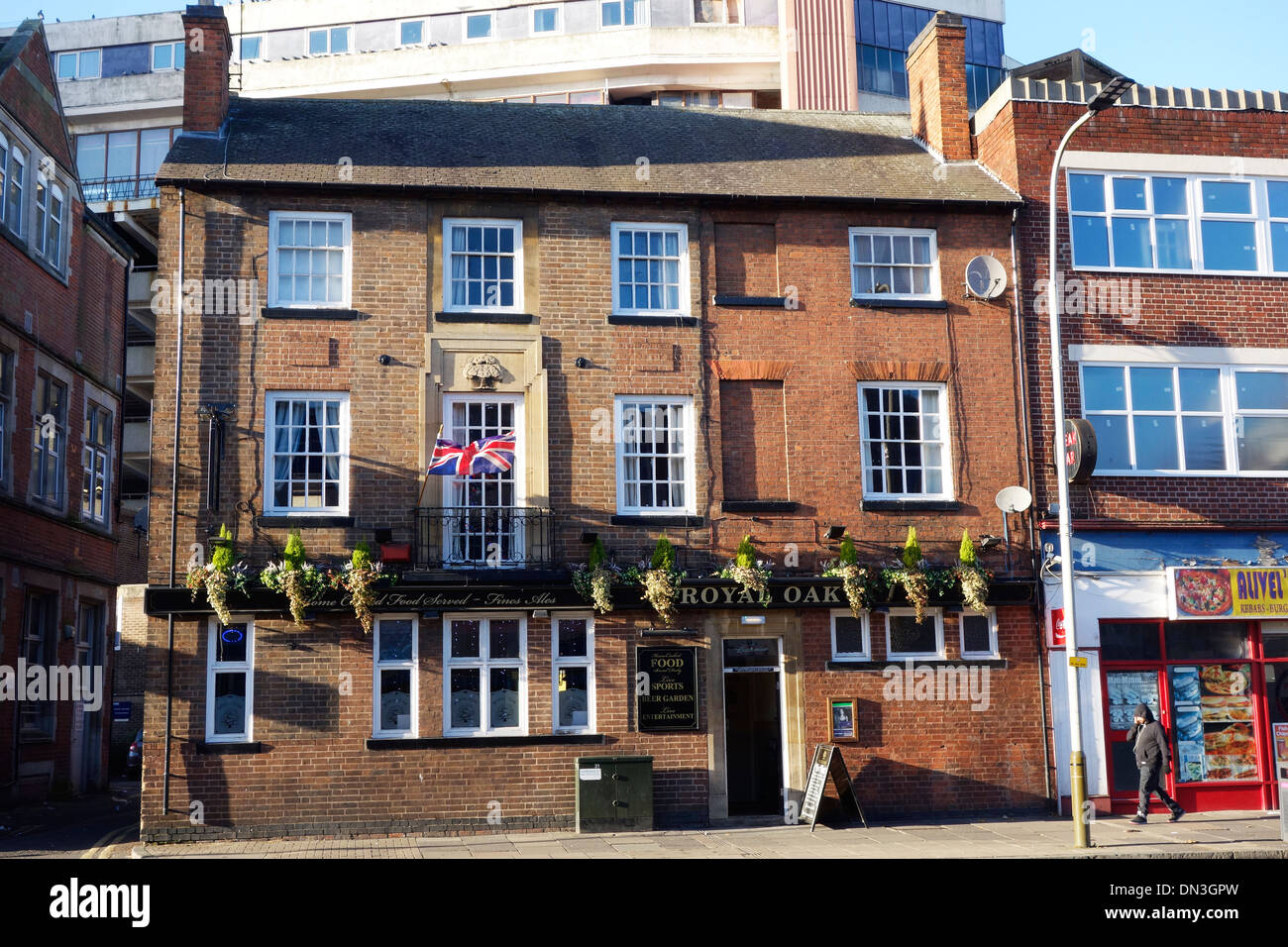 Traditional georgian english pub hi-res stock photography and images ...
