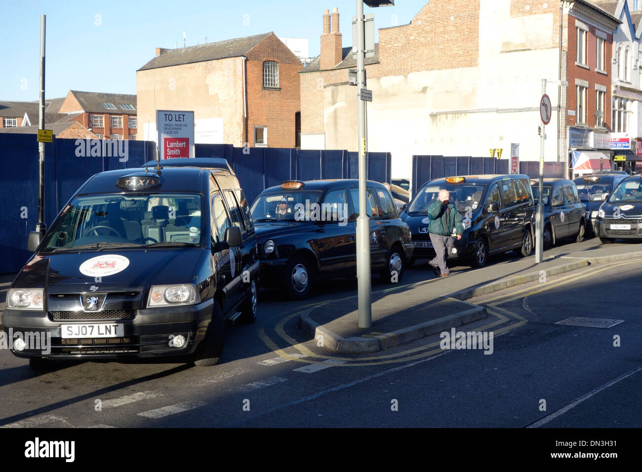 Taxi queue uk hi-res stock photography and images - Alamy