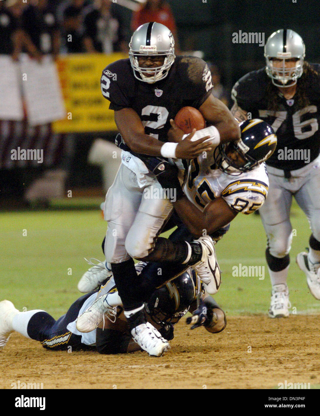 Sep 11, 2006; Oakland, CA, USA; Raiders quarterback AARON BROOKS can't ...