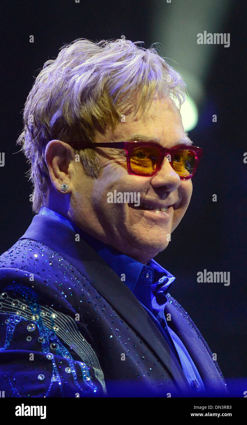 Singer Elton John High Resolution Stock Photography and Images - Alamy