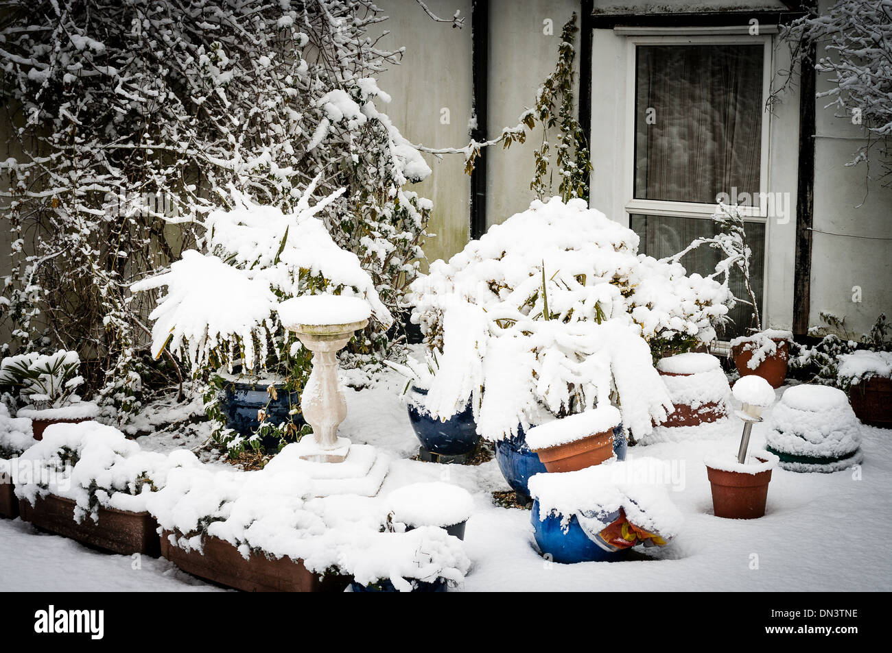 Covering plants for winter hi-res stock photography and images - Alamy