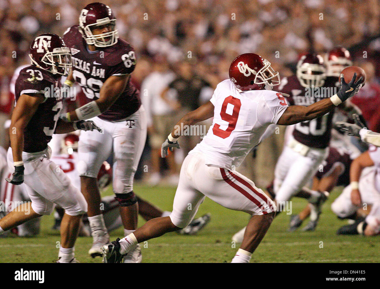 Oklahoma wide receiver juaquin iglesias hi-res stock photography and ...