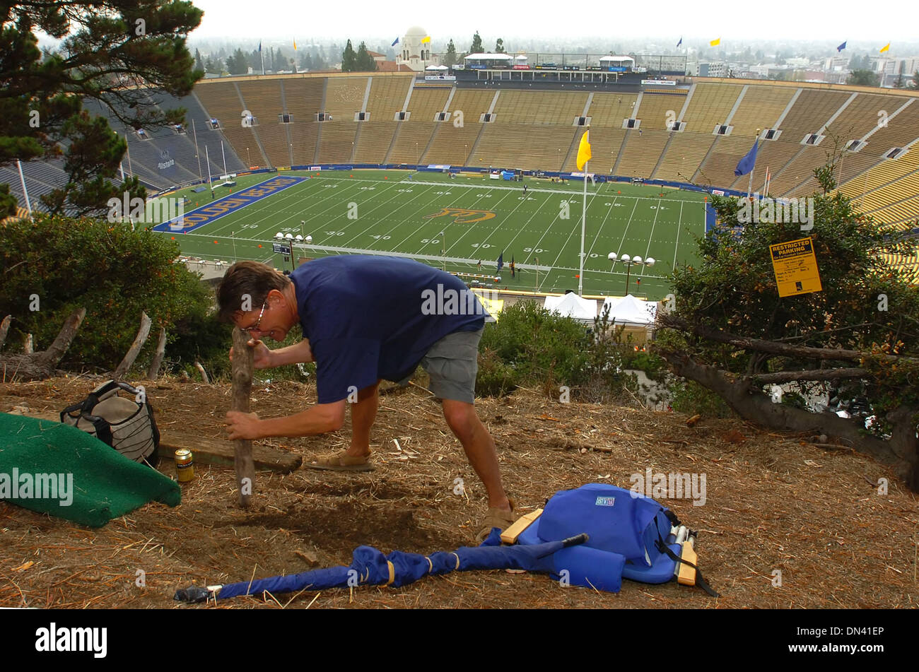 Nov 04, 2006; Berkeley, CA, USA; Cal Bear fan Bert Brown, from San ...