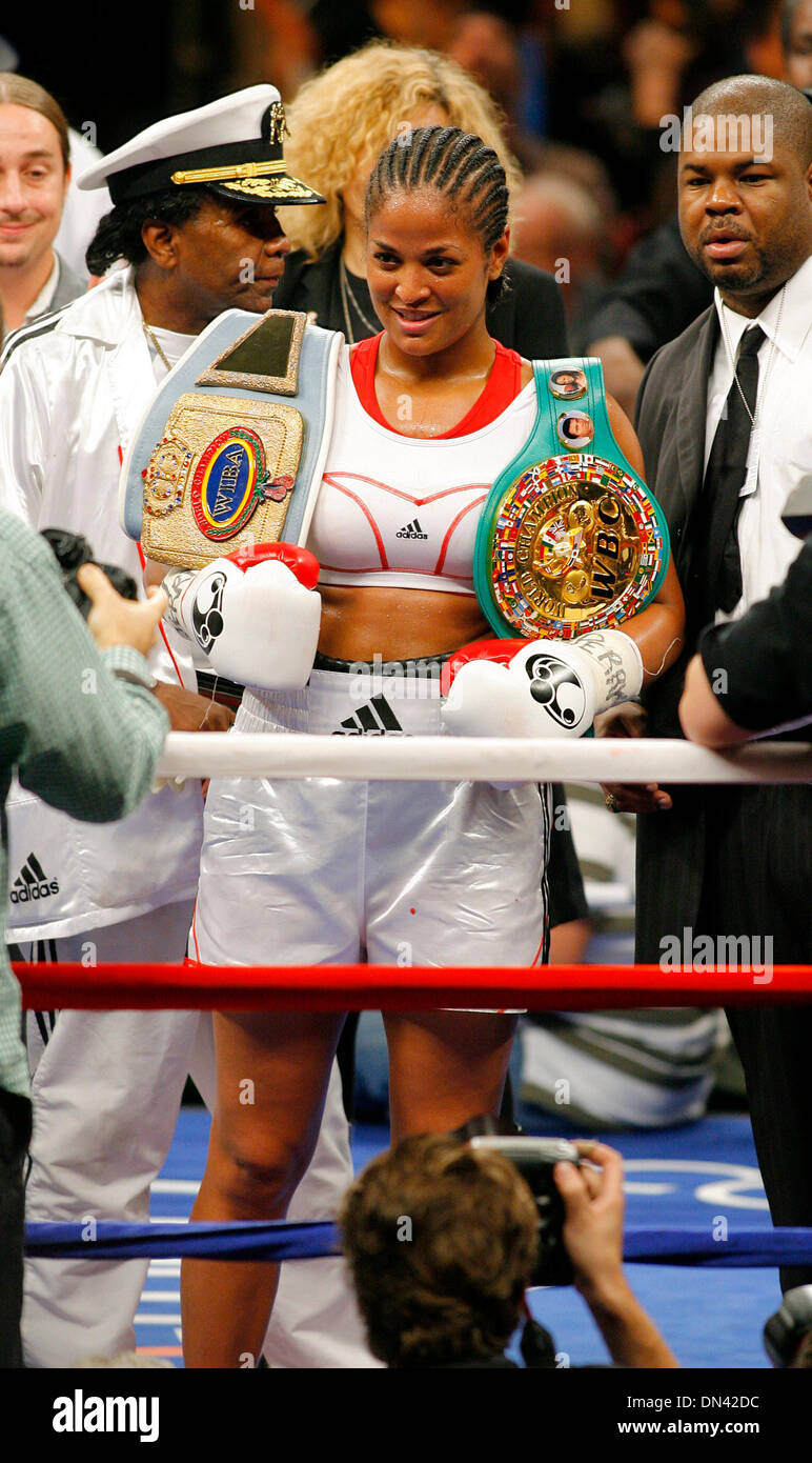 Nov 11, 2006; New York, NY, USA; BOXING: 10 Round WBC Super ...