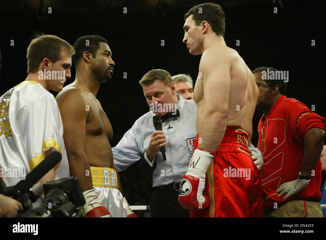 Nov 11, 2006; New York, NY, USA; WLADIMIR KLITSCHKO vs CALVIN BROCK ...