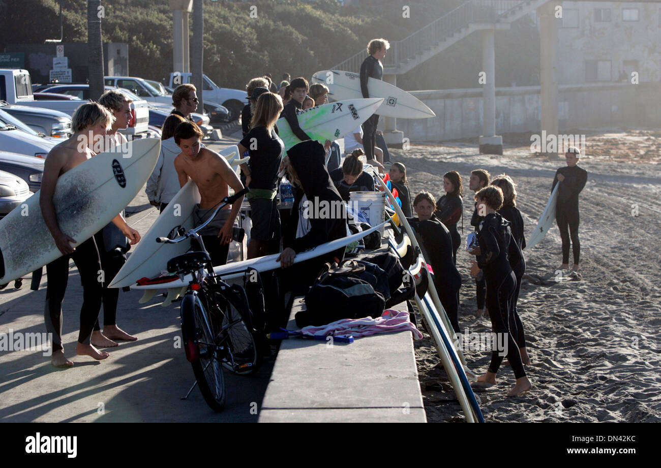 School surf team hi-res stock photography and images - Alamy