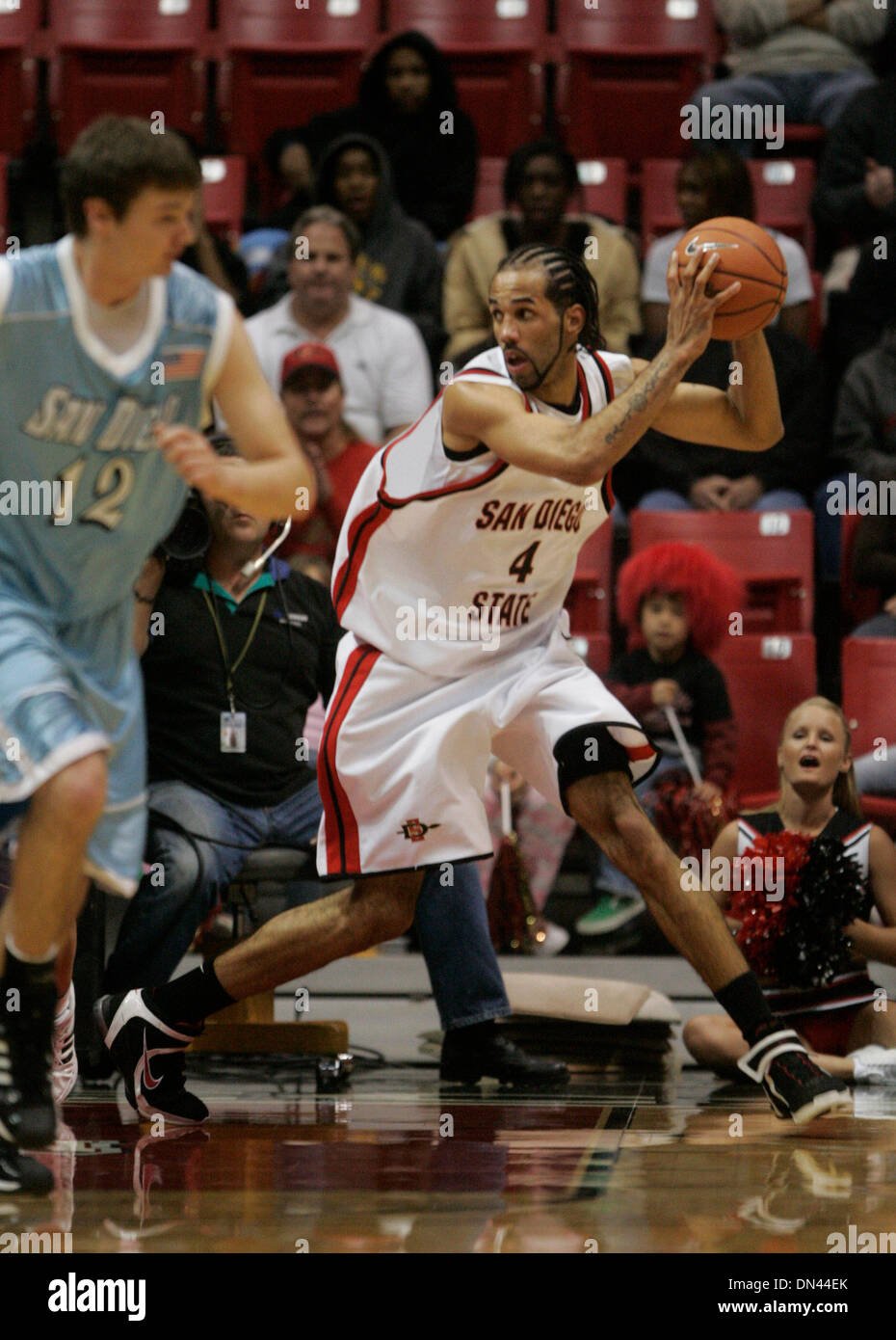 San diego toreros mens basketball hi-res stock photography and images ...