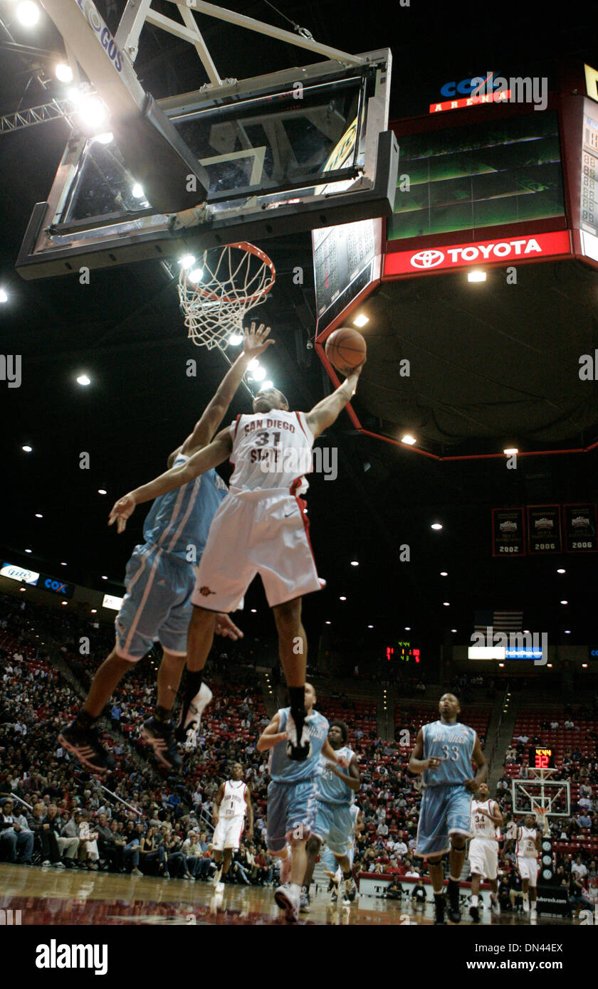 San diego state mens basketball team hi-res stock photography and ...