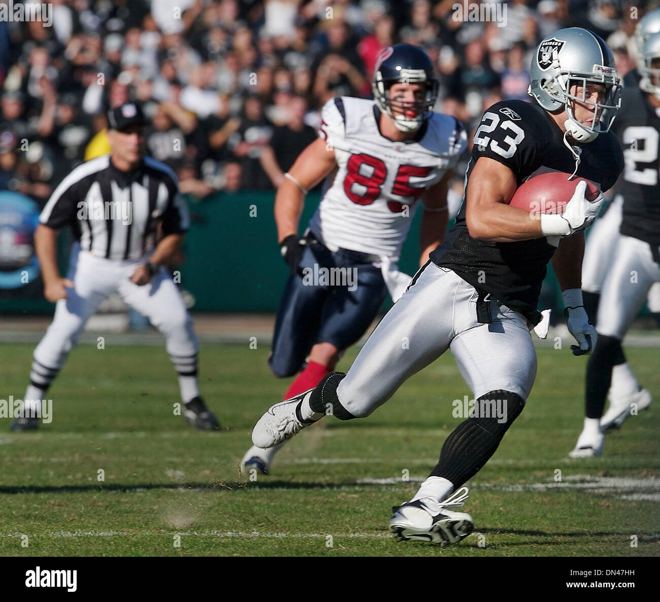 SUNDAY DECEMBER 03, 2006 NAPA, CA. - The Raiders' Chris Carr returns a ...