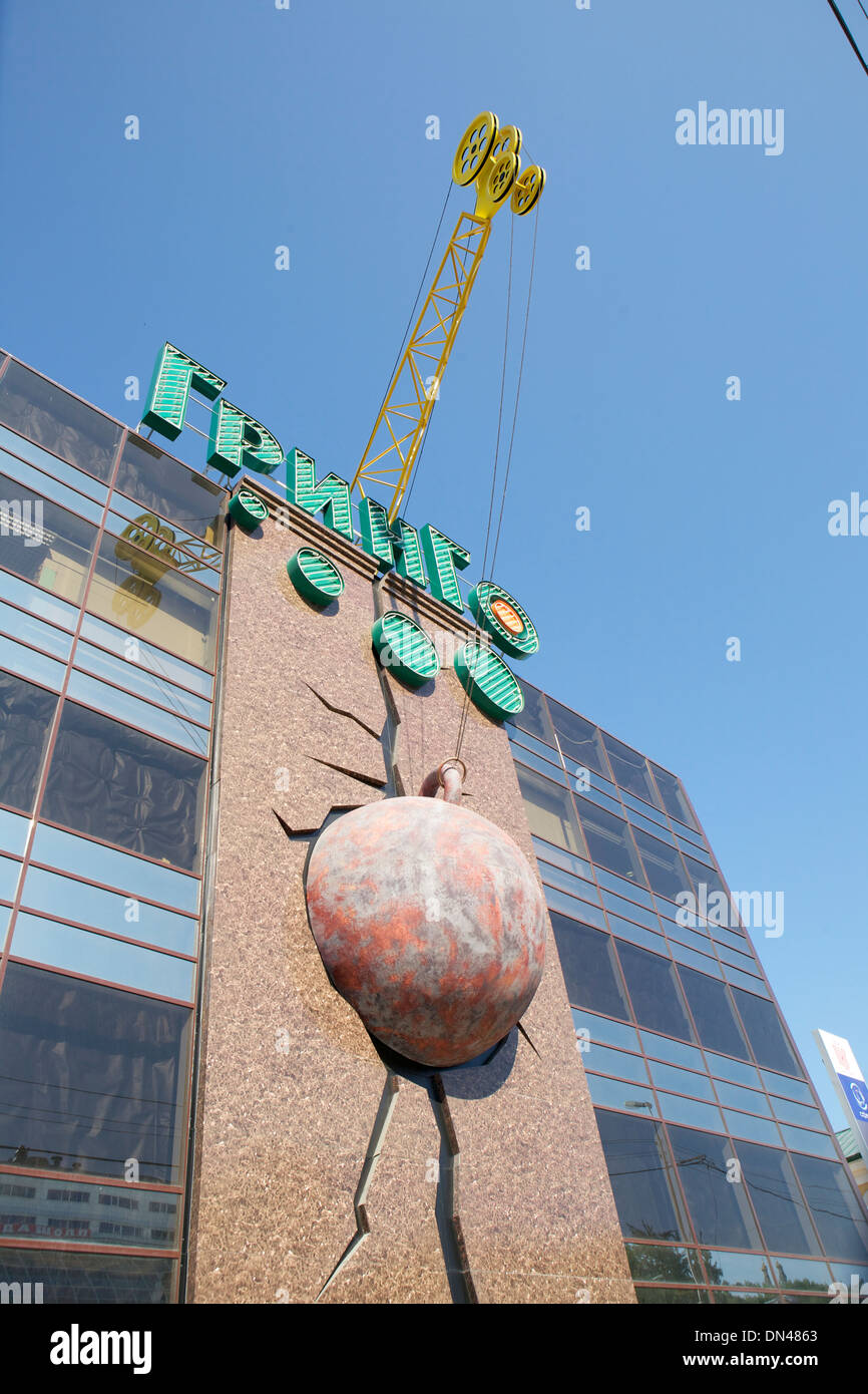 Wrecking ball building hi-res stock photography and images - Alamy