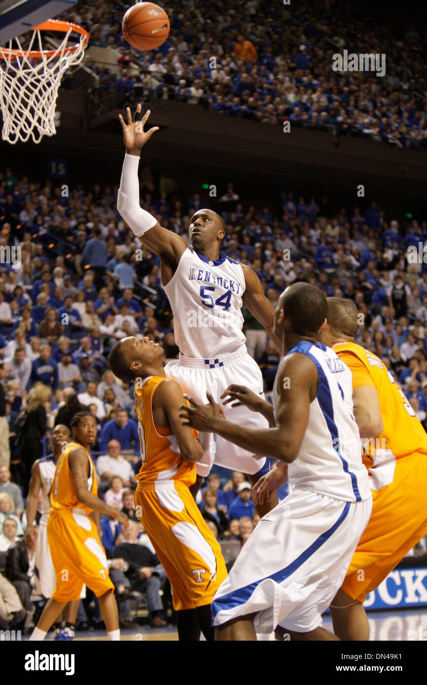 UK's Patrick Patterson launched a floater over Tennessee's J.P. Prince ...