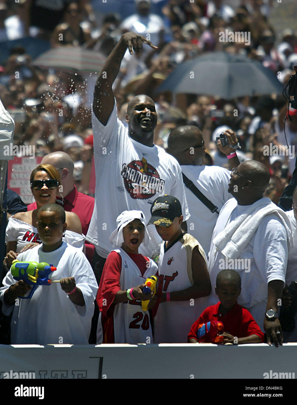 Shaquille oneal family shaquille oneal hi-res stock photography and ...