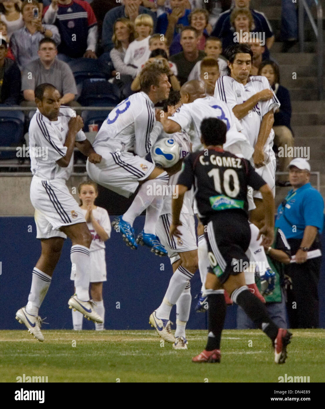David beckham soccer penalty hi-res stock photography and images - Alamy