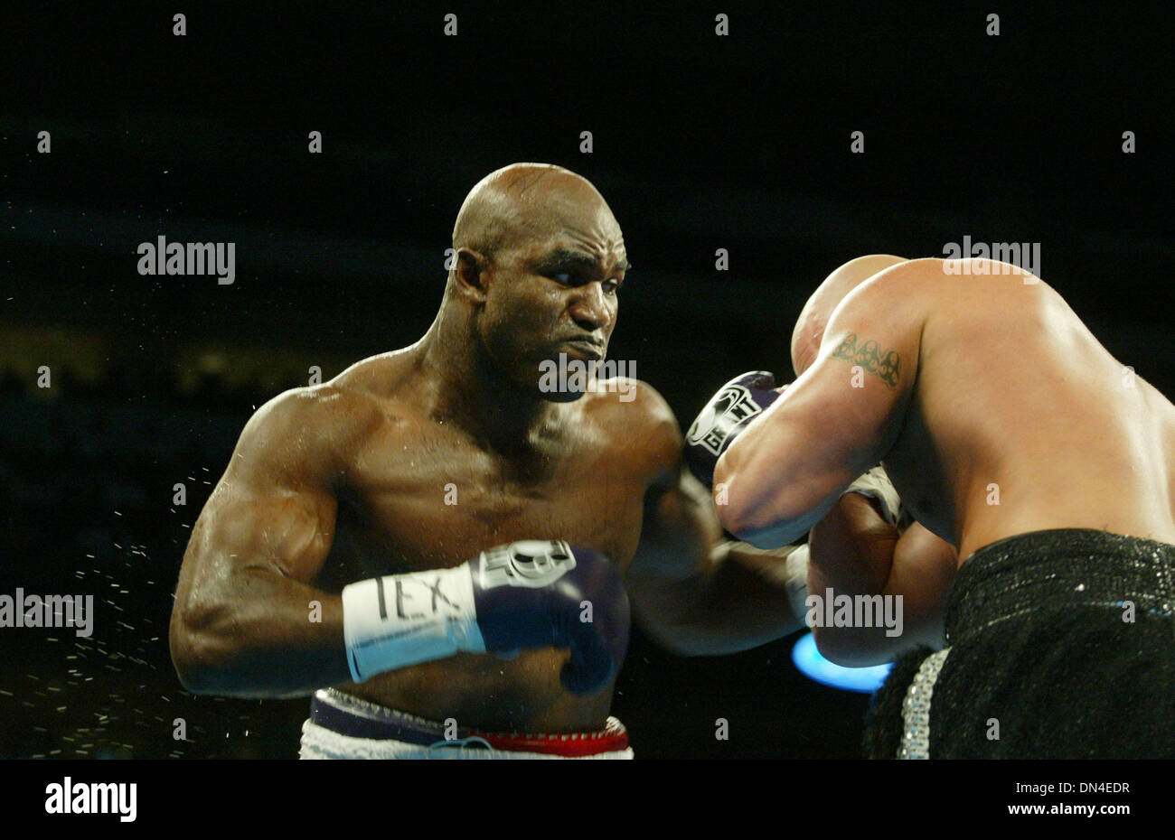 Aug 18, 2006; Dallas, TX, USA; EVANDER HOLYFIELD fights JEREMY BATES ...