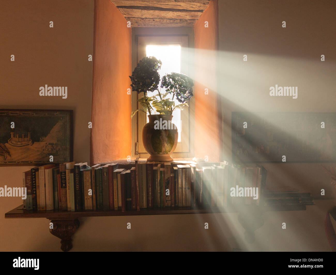 Shaft of light window hi-res stock photography and images - Alamy