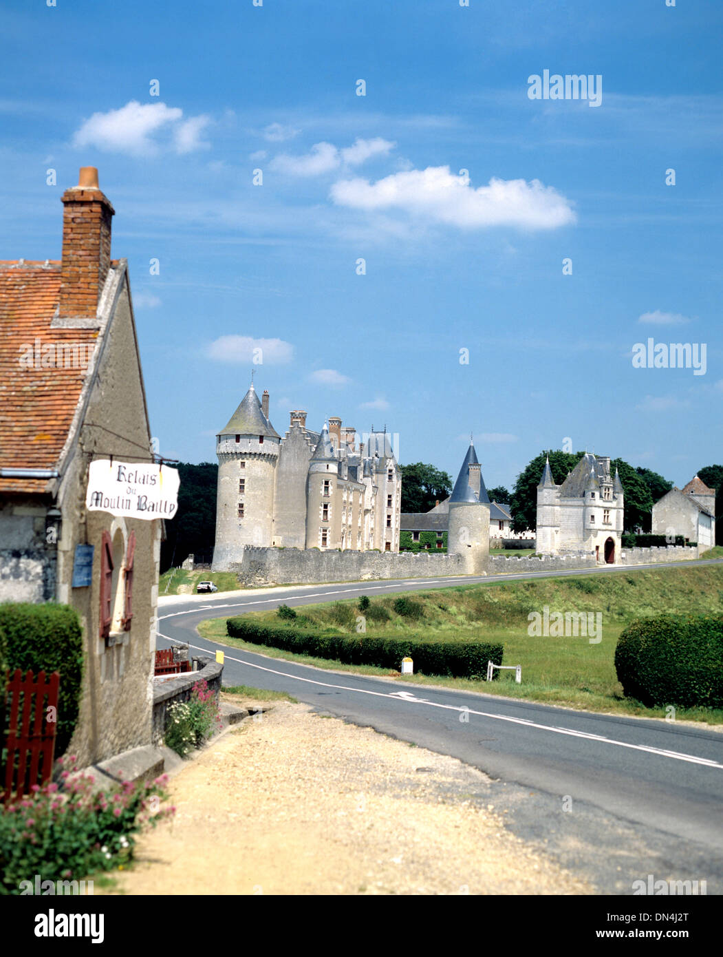 Buildings daytime exterior cere la ronde hi-res stock photography and ...
