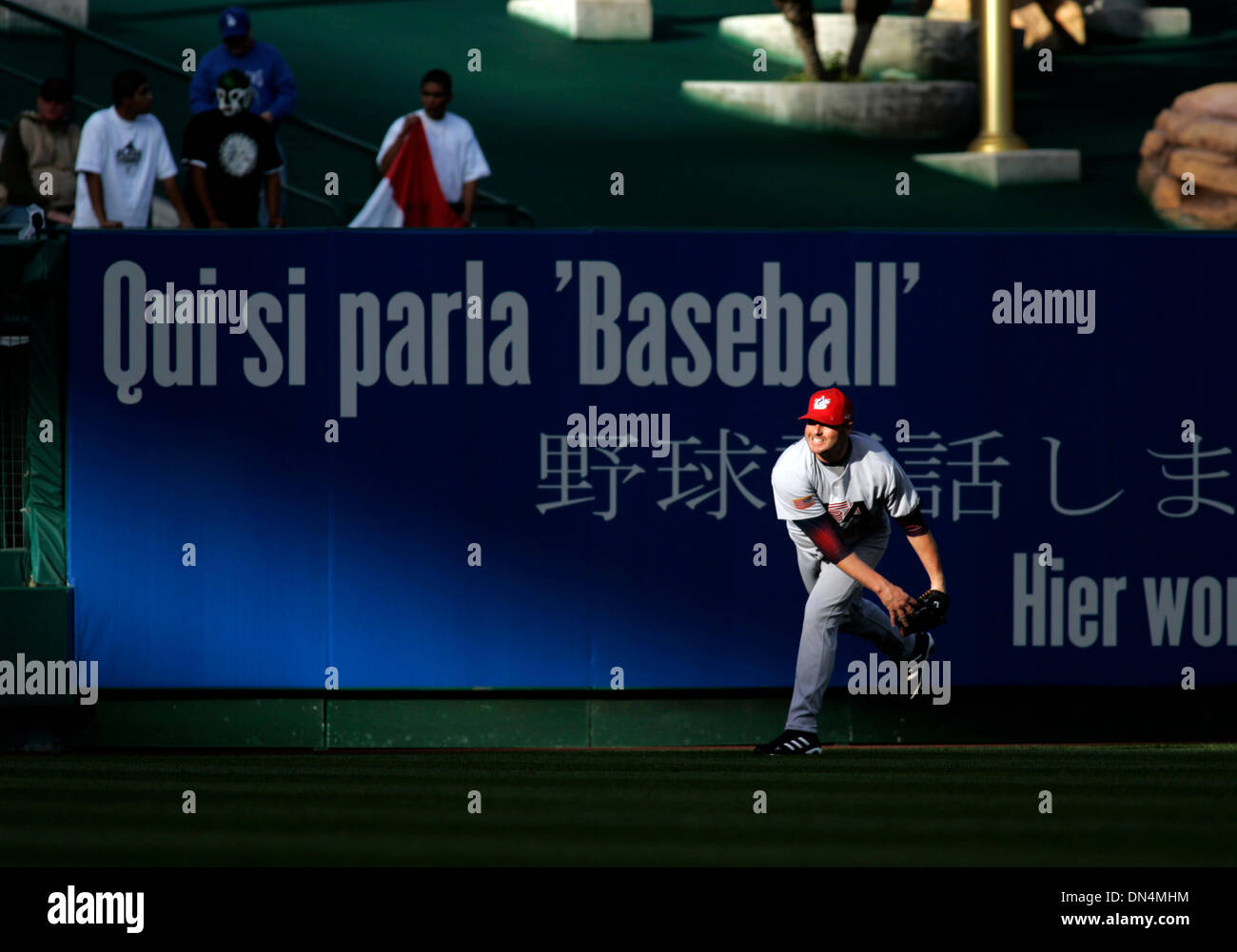 Oct 03, 2006; Anaheim, CA, USA; Houston Astros starting pitcher ROGER ...