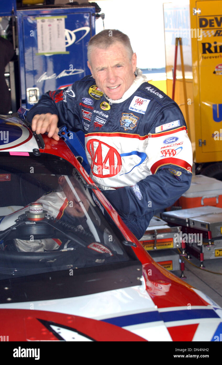 Oct 20, 2006; Martinsville, VA, USA; Driver MARK MARTIN during practice ...