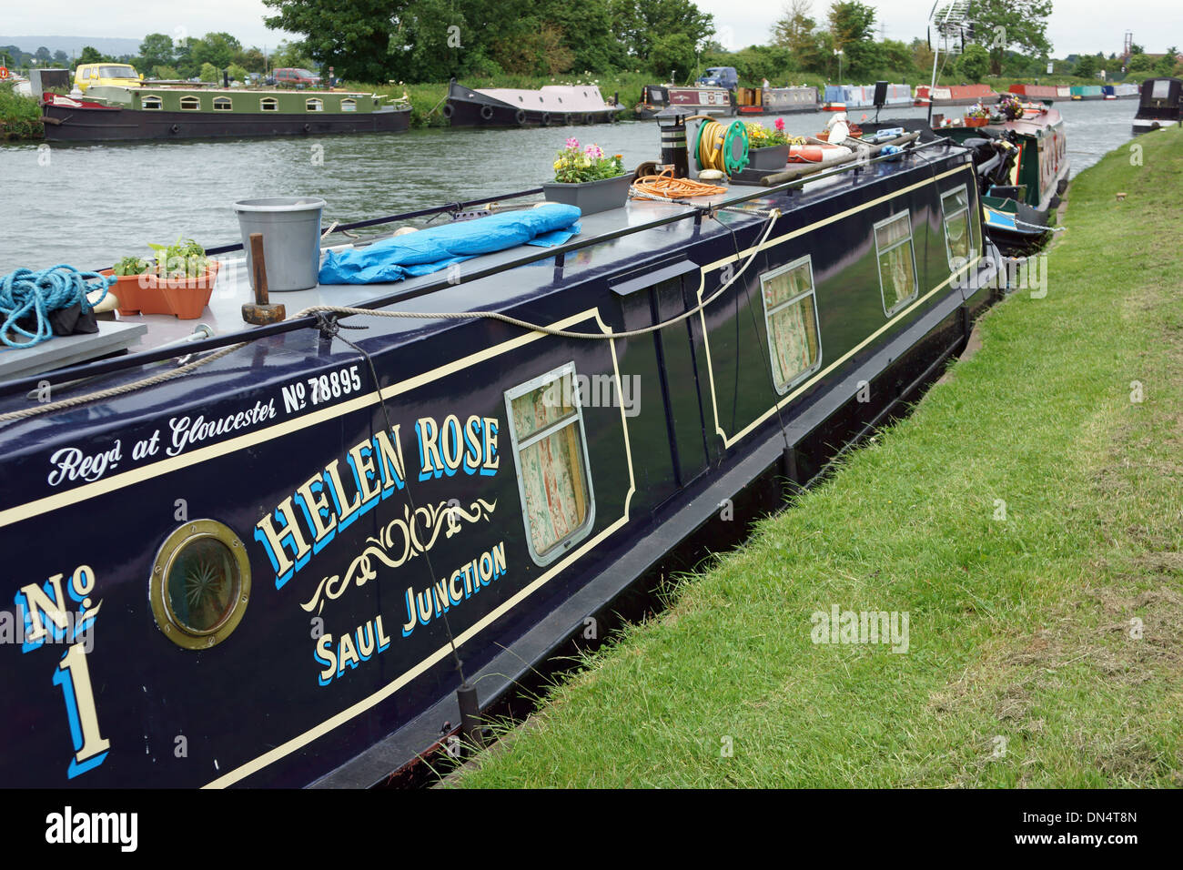 The key distinguishing features of a narrowboat are the decorations and ...