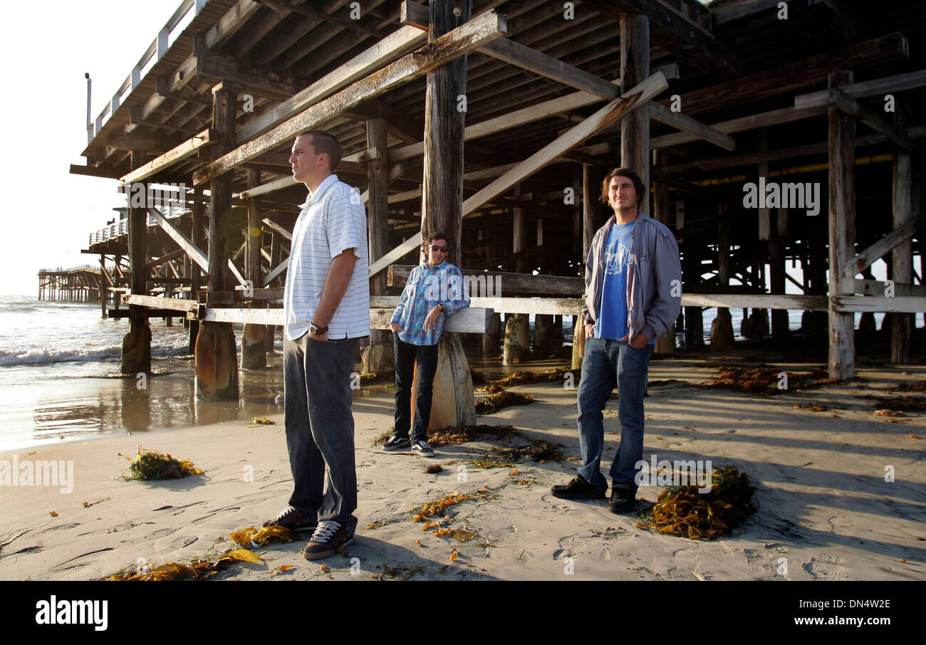 Oct 30, 2006; San Diego, CA, USA; Surfers DUSTIN LACKEY, left, and his ...