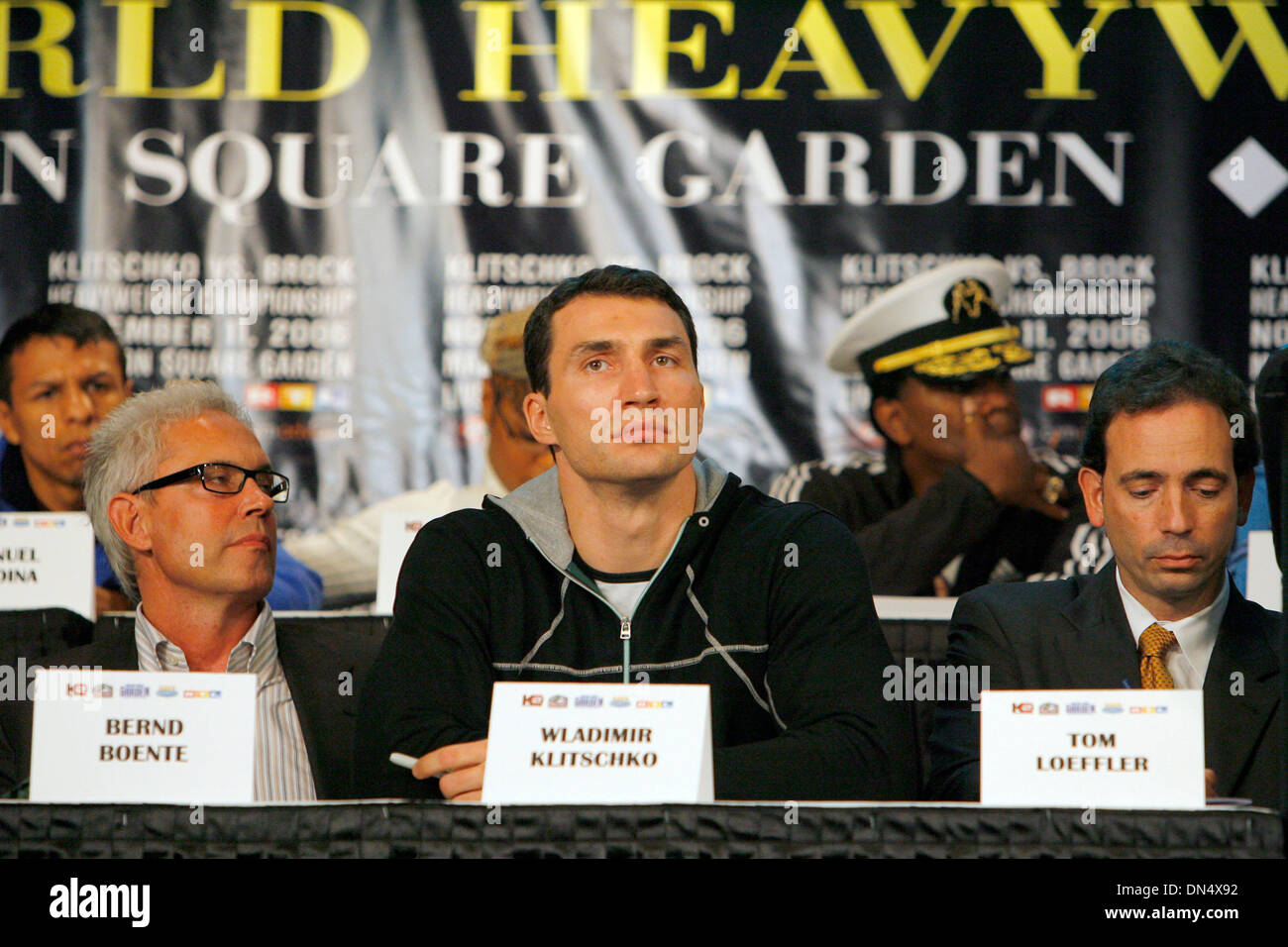 Nov 08, 2006; New York, NY, USA; (L-R) BERN BOENTE, IBF/IBO Heavyweight ...