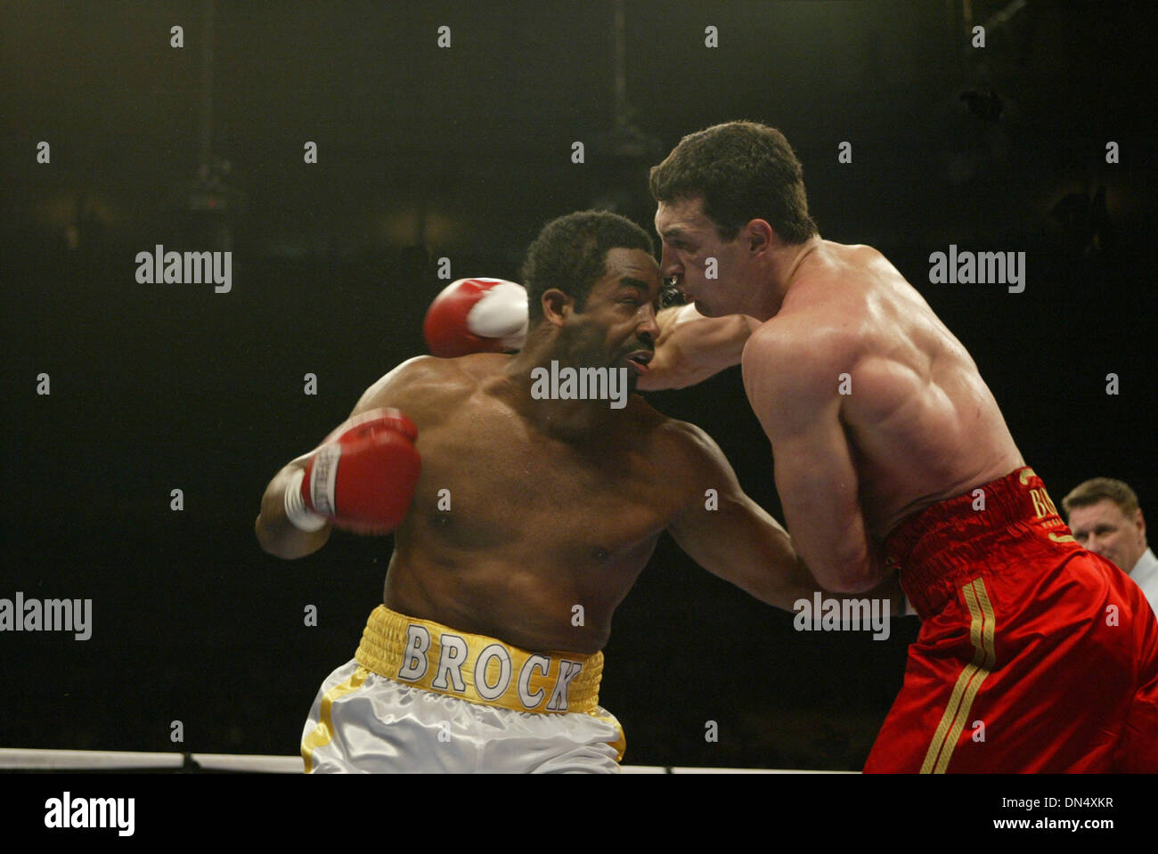 Nov 11, 2006; New York, NY, USA; WLADIMIR KLITSCHKO vs CALVIN BROCK ...