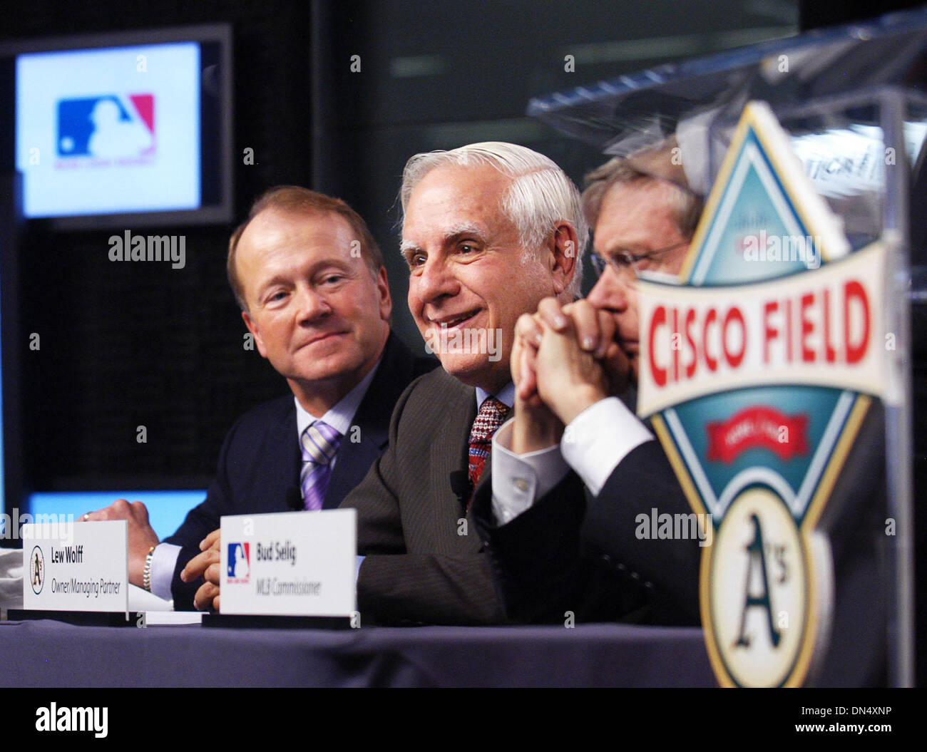 John chambers of cisco systems hi-res stock photography and images - Alamy