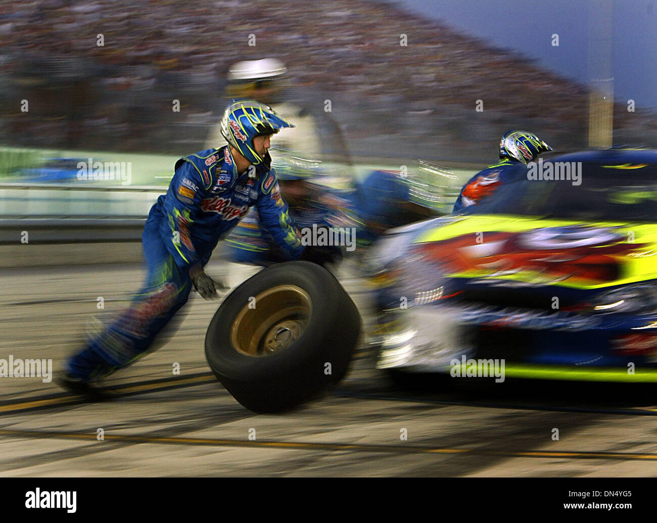Kyle busch pit stop hi-res stock photography and images - Alamy