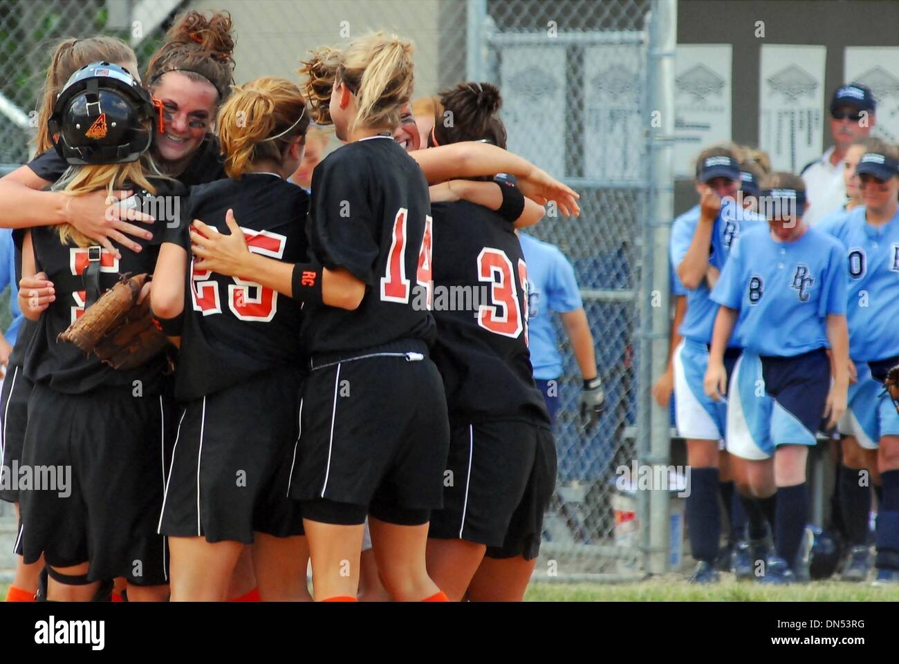 Girls fast pitch softball hi-res stock photography and images - Alamy