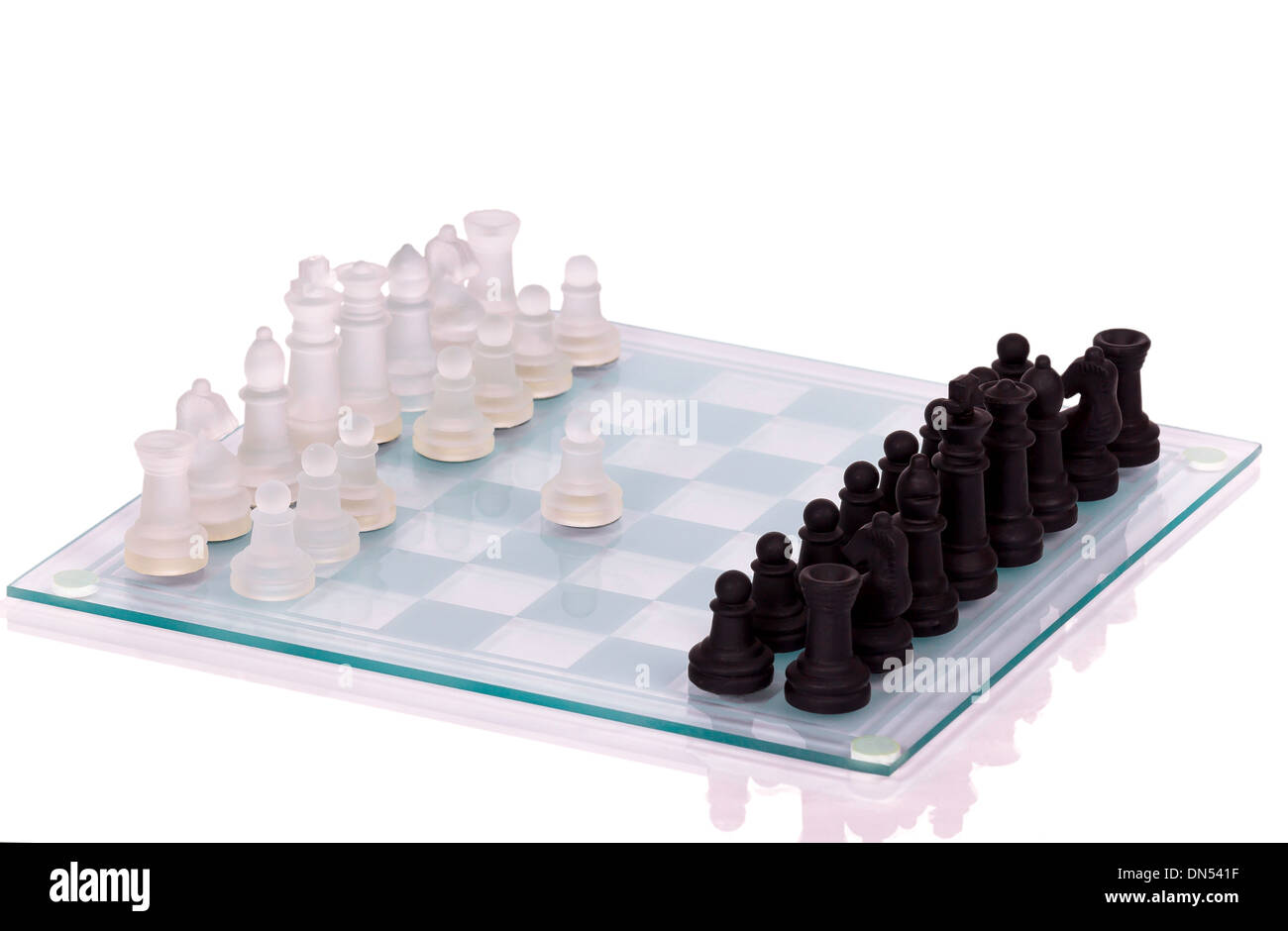 Glass chess board chess pieces hi-res stock photography and images - Alamy