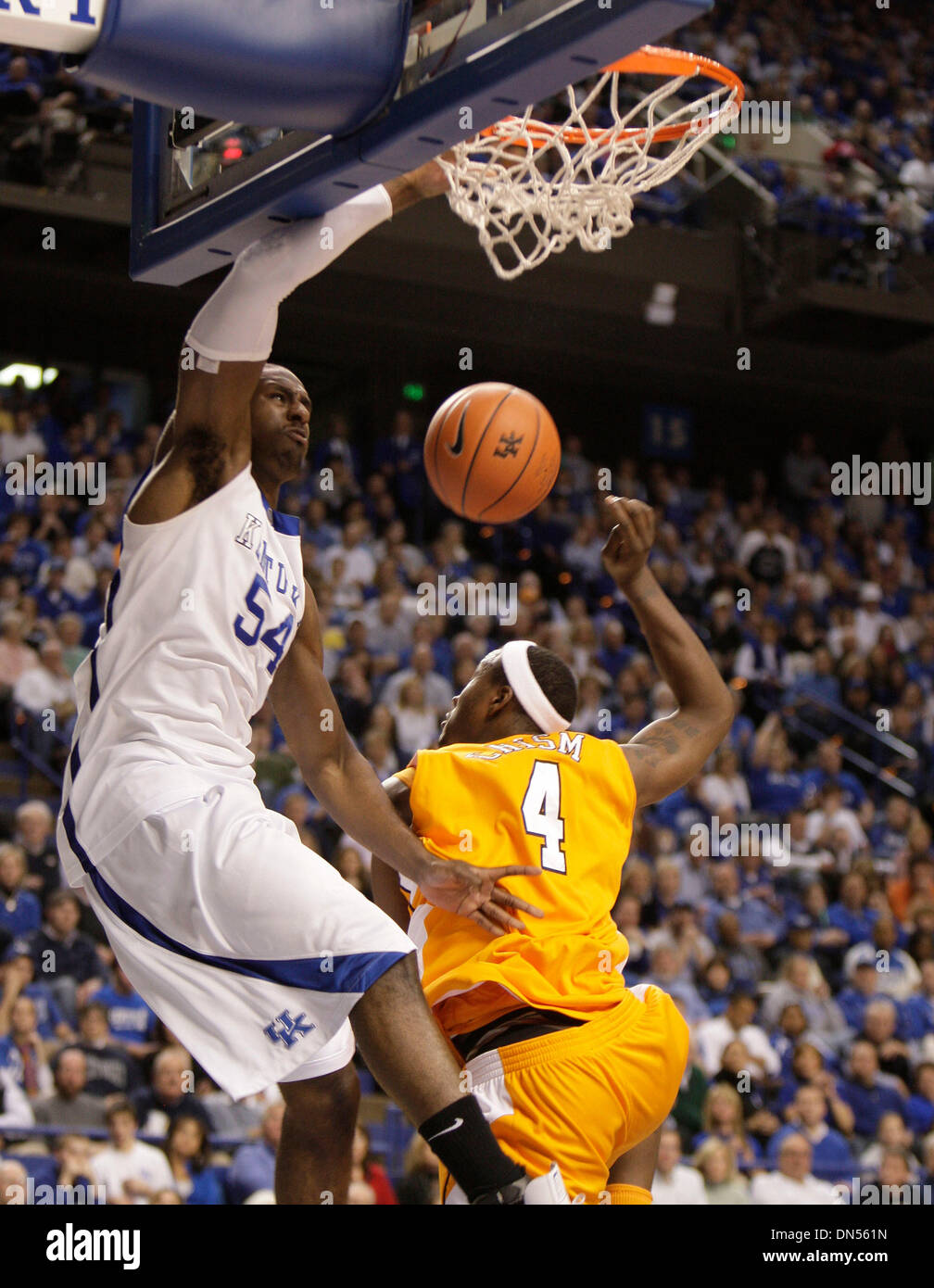 UK's Patrick Patterson put a jam over Tennessee's Wayne Chism in the ...