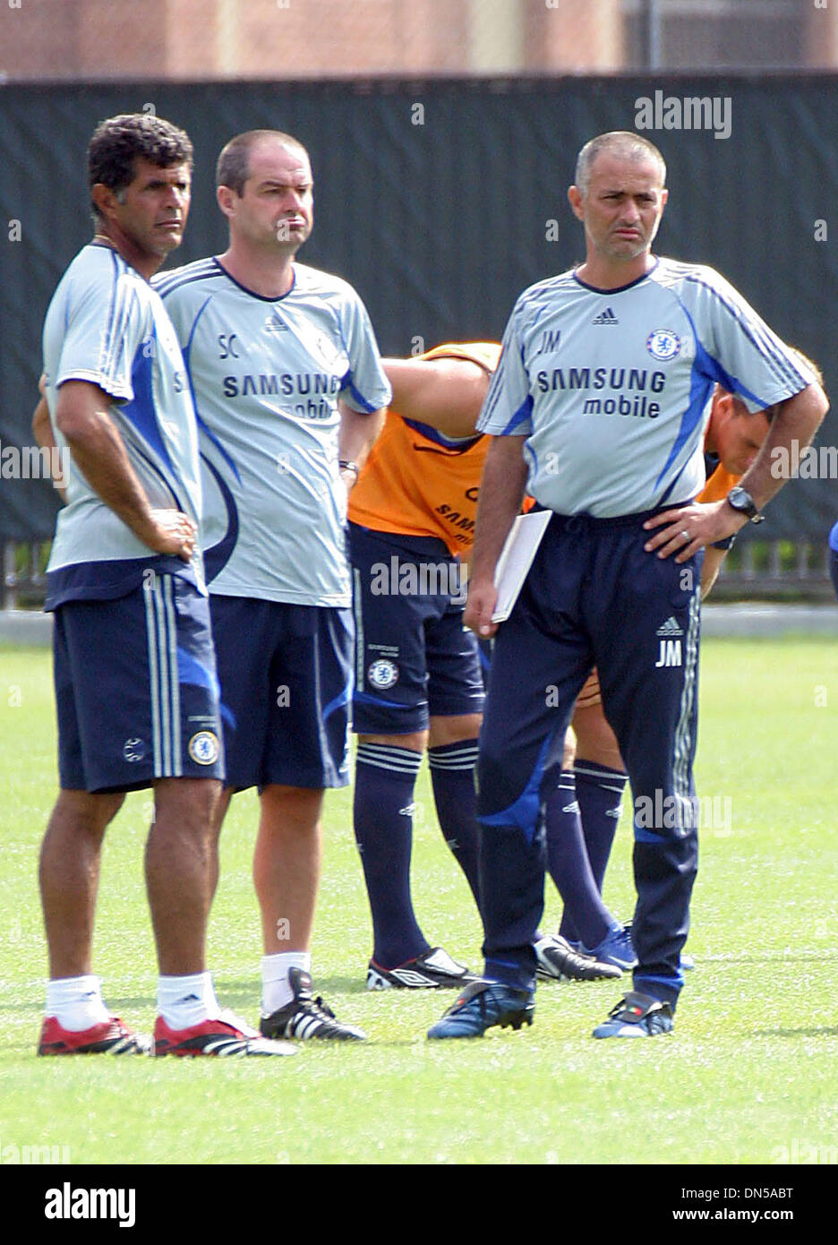 Chelsea fc coach hi-res stock photography and images - Alamy