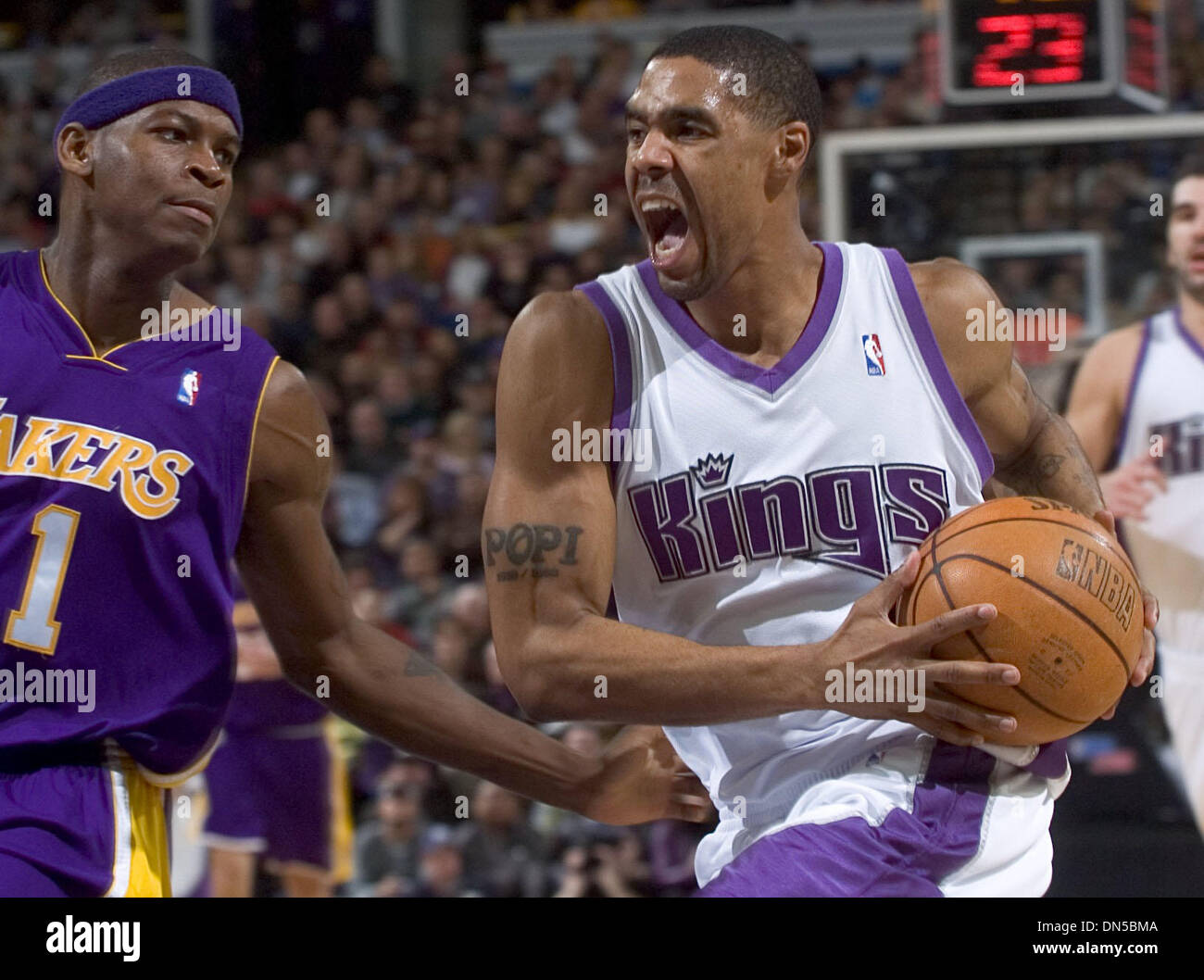 Jan 19, 2006; Sacramento, CA, USA; Sacramento King JASON HART drives ...