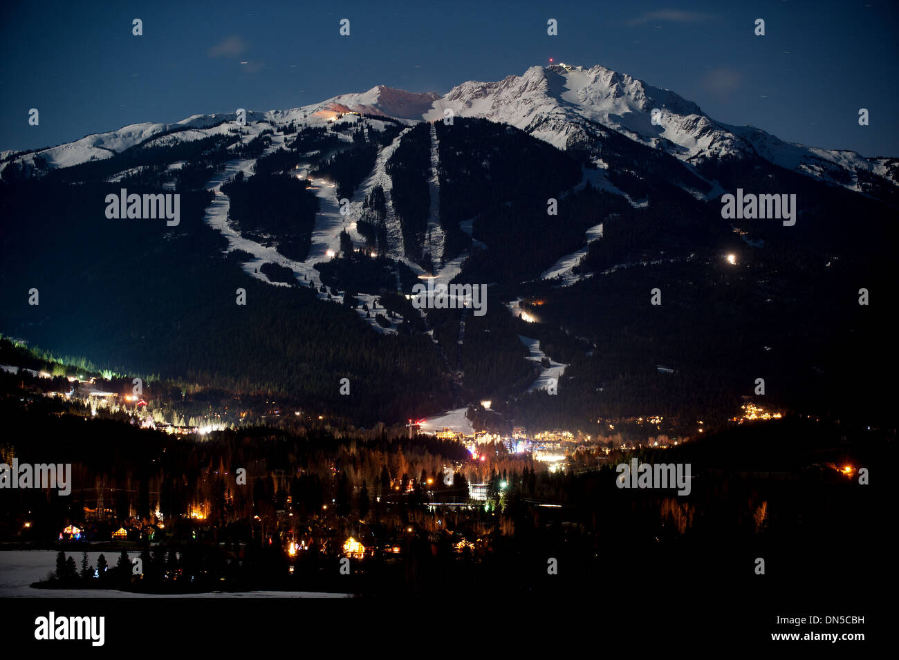 Full december moon hi-res stock photography and images - Alamy