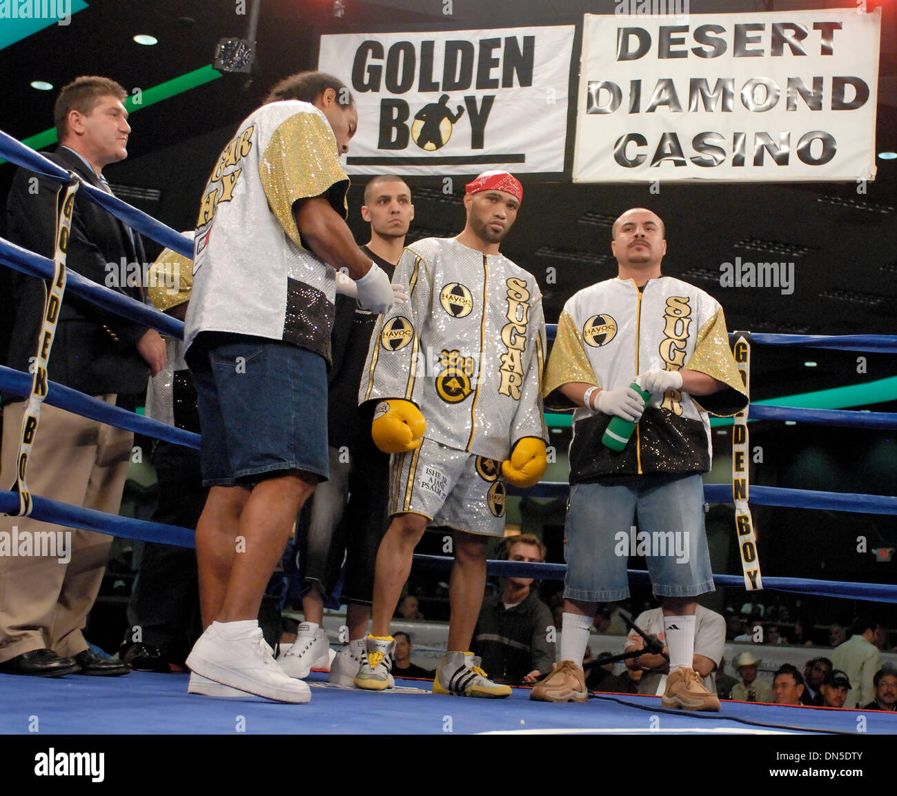 Golden boy boxeo hi-res stock photography and images - Alamy