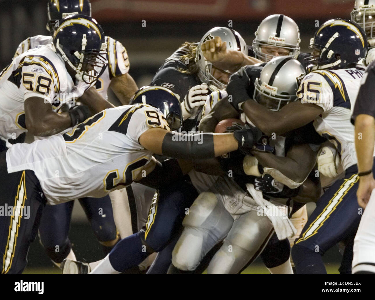 Oakland raiders running back lamont hi-res stock photography and images ...