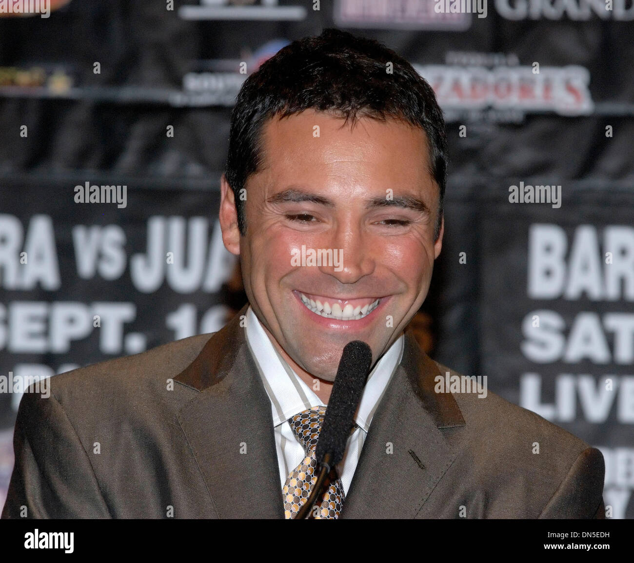 Sep 14, 2006; Las Vegas, NV, USA; Boxer/Promoter OSCAR DE LA HOYA ...
