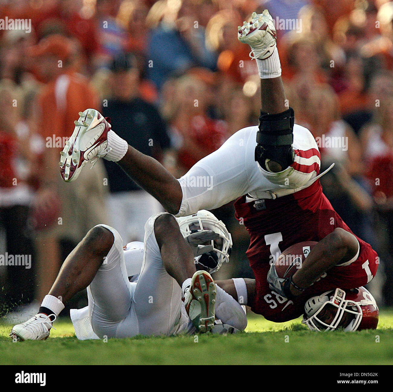 Oct 07, 2006; Dallas, TX, USA; NCAA Football: UT vs OU: Texas#31 Aaron ...