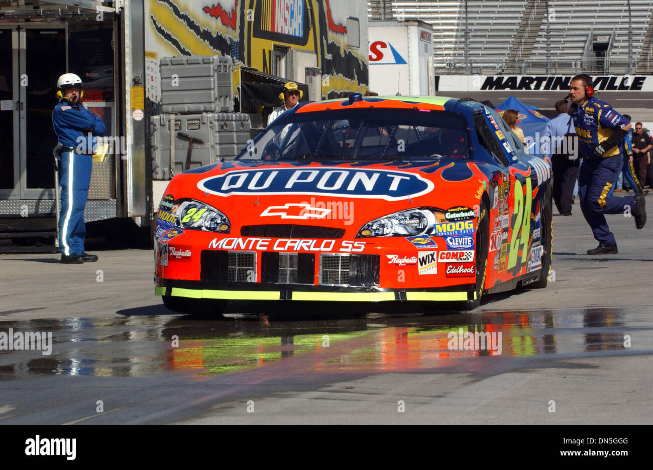 Oct 20, 2006; Martinsville, VA, USA; Driver JEFF GORDON during practice ...