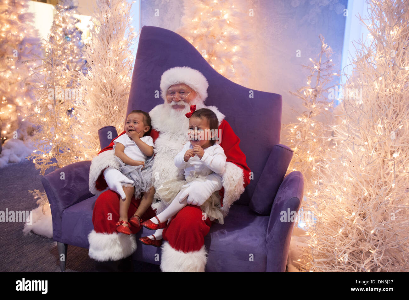 Santa and children crying hi-res stock photography and images - Alamy