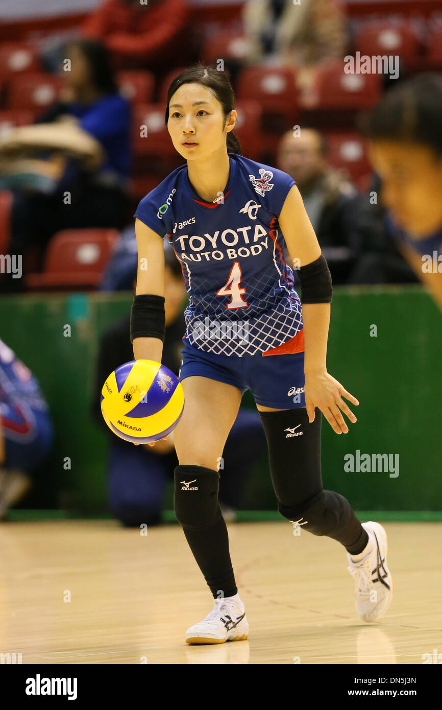 Tokyo Metropolitan Gymnasium, Tokyo, Japan. 13th Dec, 2013. Natsumi ...