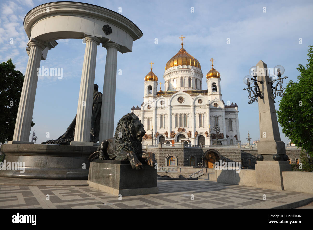 Cathedral of Christ the Savior in Moscow - back view Stock Photo - Alamy