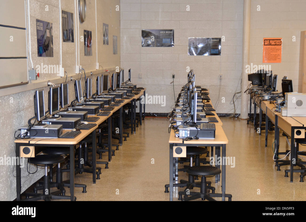 A empty computer class room in a public school in Md Stock Photo - Alamy