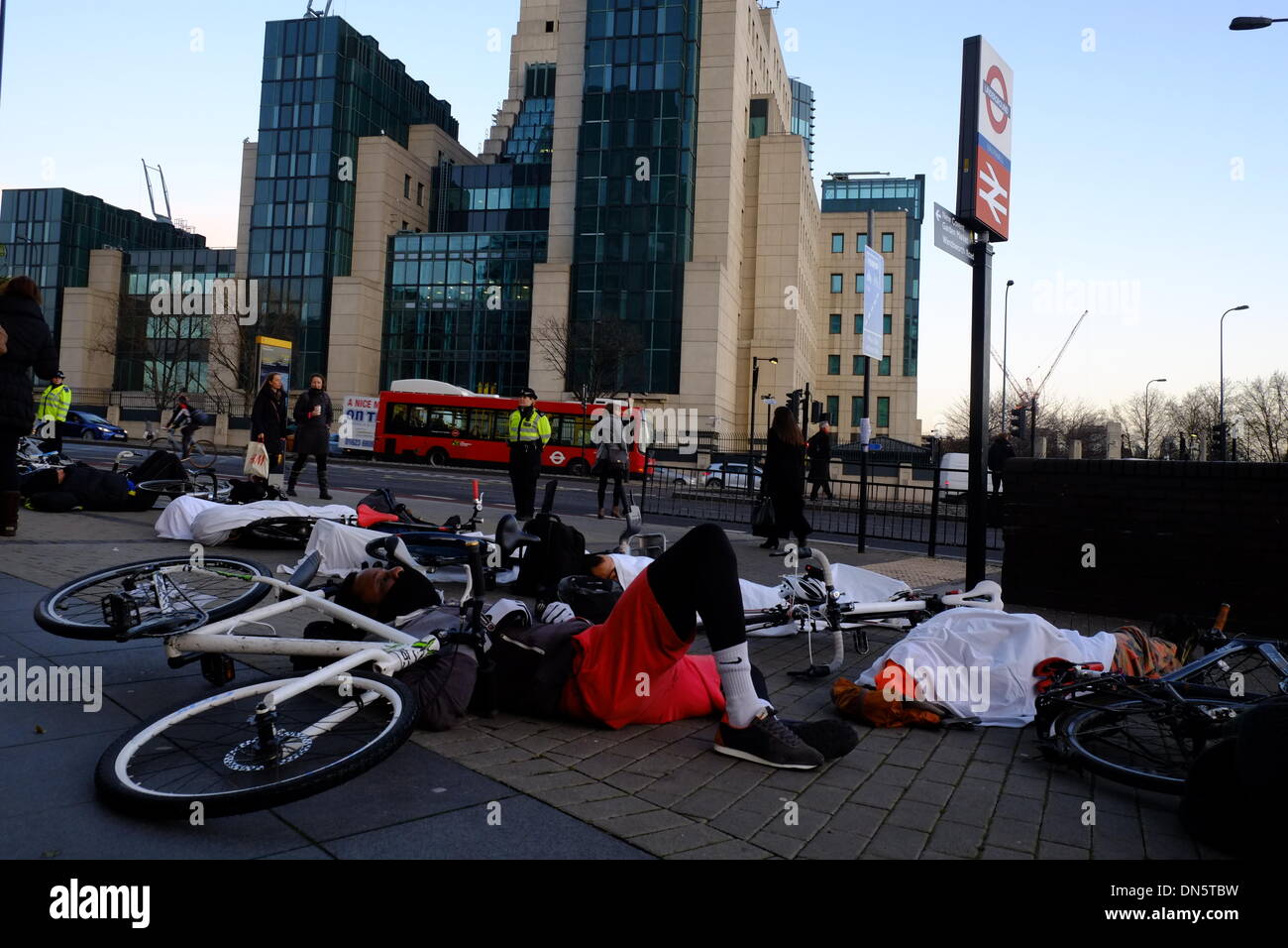 Diein hi-res stock photography and images - Alamy