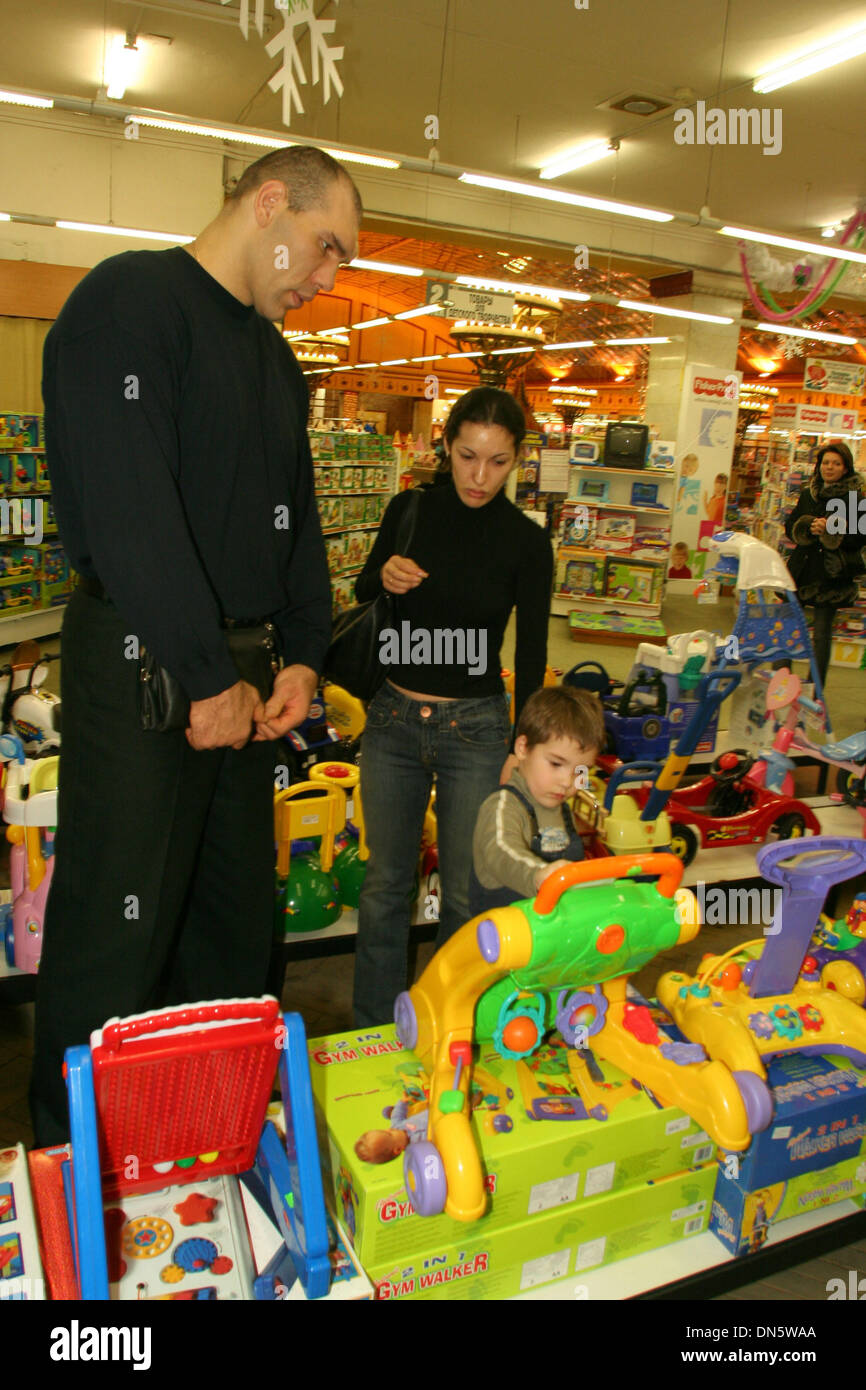 Russian boxer - heavy weight champion Nikolay Valuev and his family ...