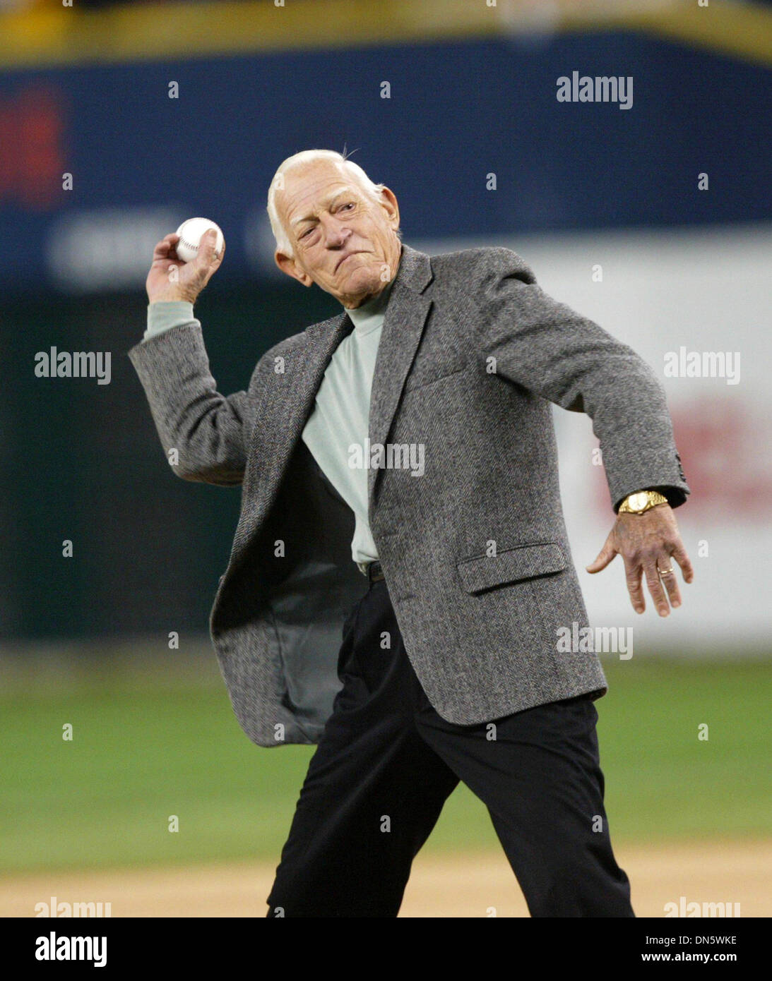 Oct 22, 2006 - Detroit, MI, USA - SPARKY ANDERSON throws out the ...