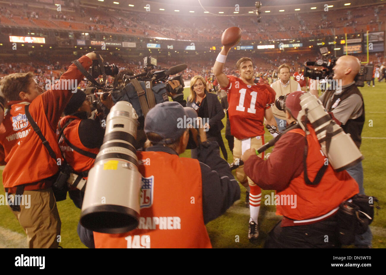 San Francisco Forty Niners quarterback Alex Smith waves to the crowd ...
