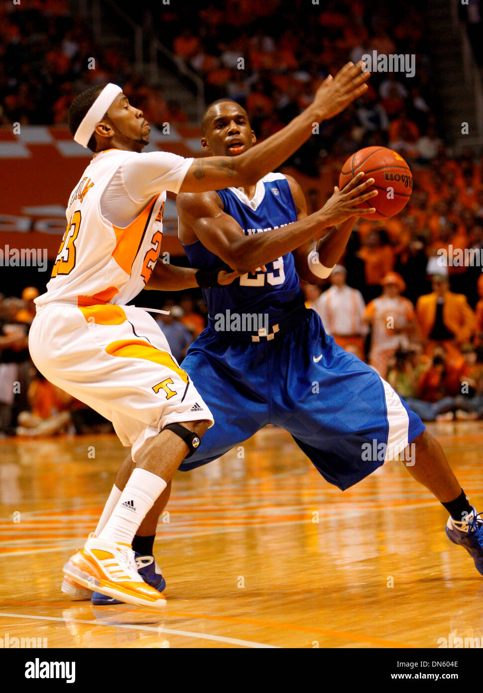 Tennessee's Cameron Tatum guarded Kentucky's Jodie Meeks as the ...